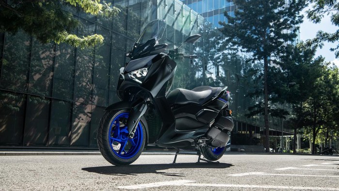 Yamaha XMAX Connected Kini Hadir dengan Kelir Baru Bergaya Racing ...