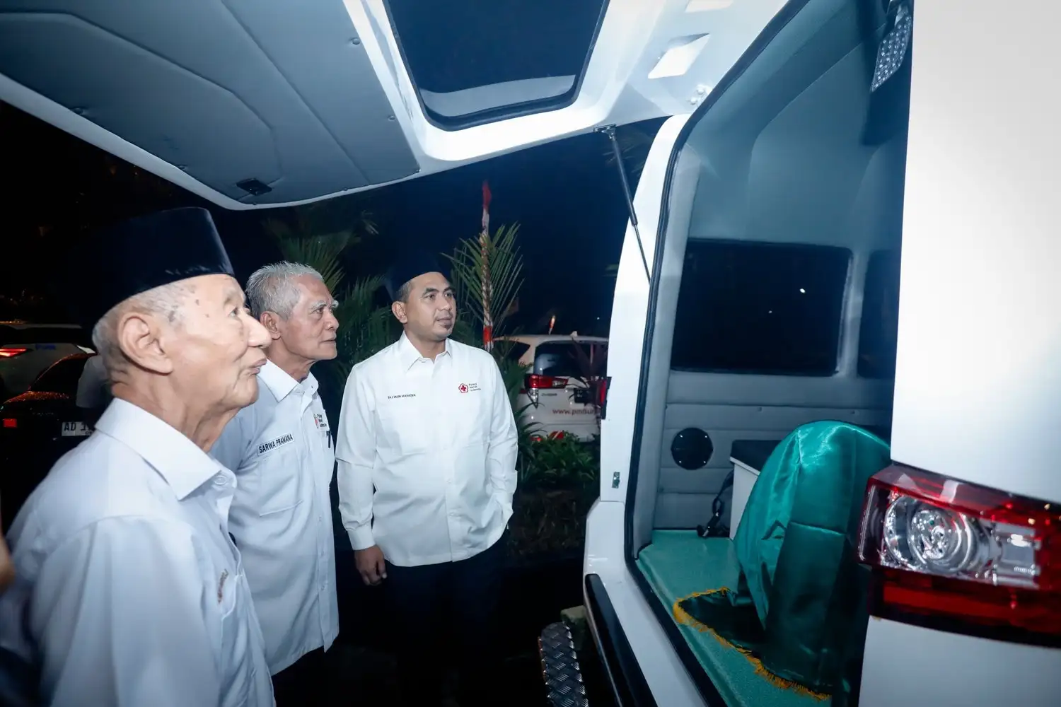 Wagub Jateng Resmikan Mobil Jenazah Gratis Milik PMI | Indonesiabuzz.com