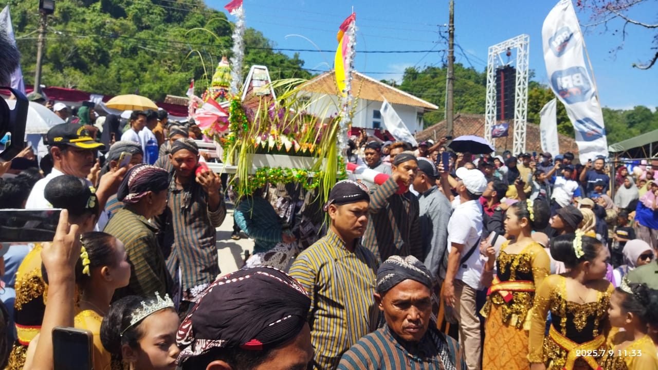 Petik Laut Sadeng 2025: Tradisi Syukur Nelayan dan Pelestarian Budaya ...