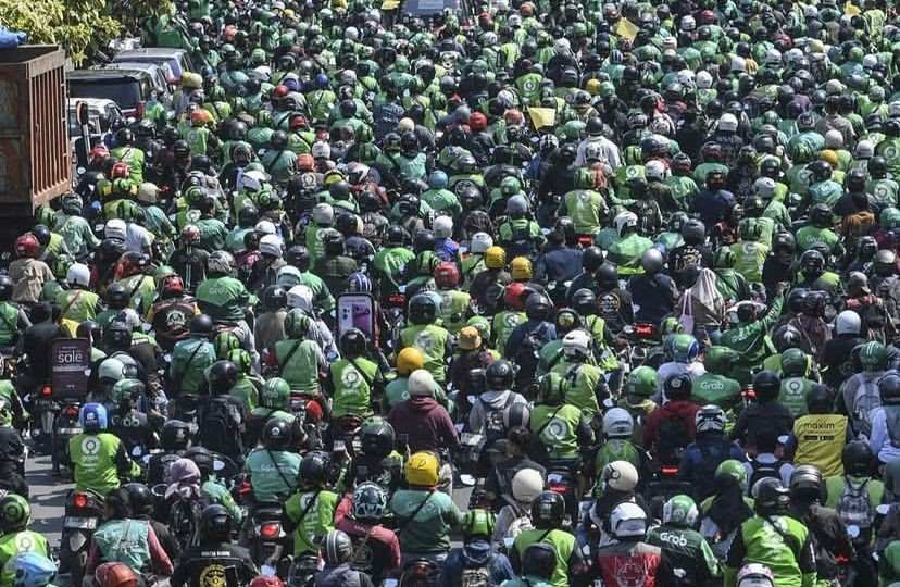 Konvoi Ojol Iringi Pemakaman Affan Kurniawan, Korban Tewas Saat Demo ...
