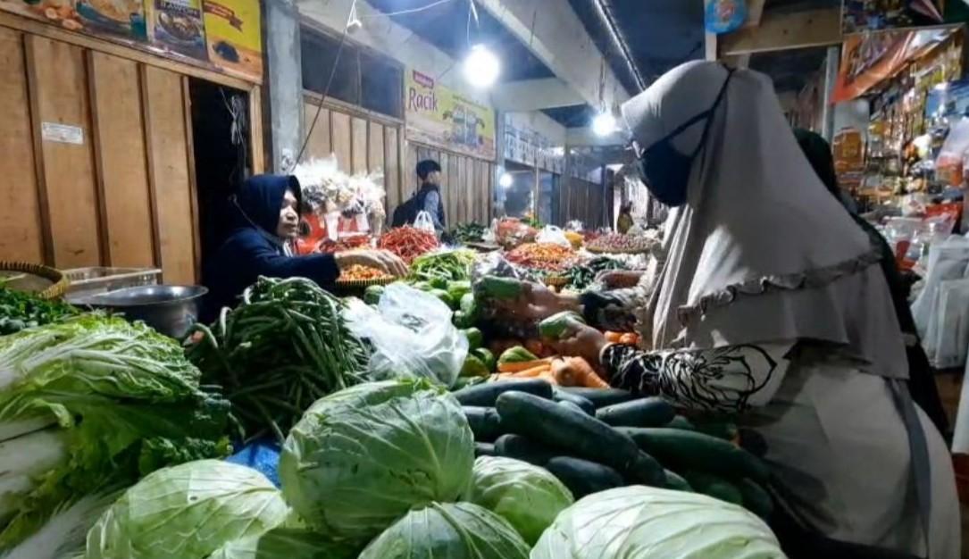 Harga Bumbu Dapur di Magetan Melonjak Jelang Nataru, Cabai Tembus Rp100 ...